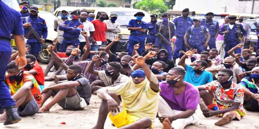 Kinshasa : 379 kuluna et 20 bandits à mains armées présentés, le ...