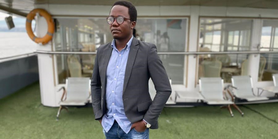 Culture : Jurés Musafiri, un chanteur classique qui expose son talent ...